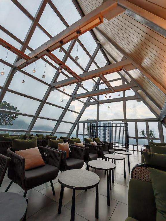雲頂高原GENTING WINDMILL UPON HILLS With Sky Pool Near To GHPO & Awana ...