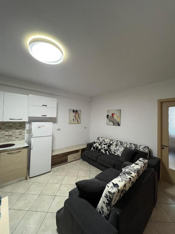 rruga ndre mjeda 21 dhjetori, Polisi i Vogël (updated prices 2026)