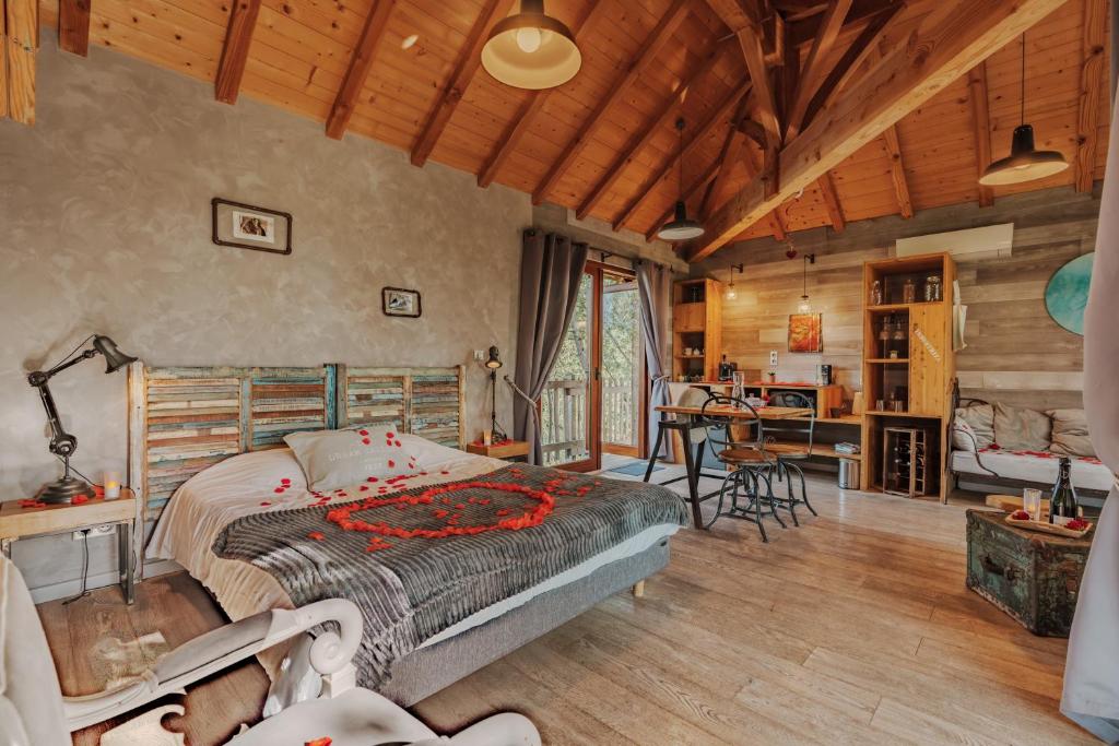 cabanes perchees dans les arbres, Capdrot (updated prices 2026)