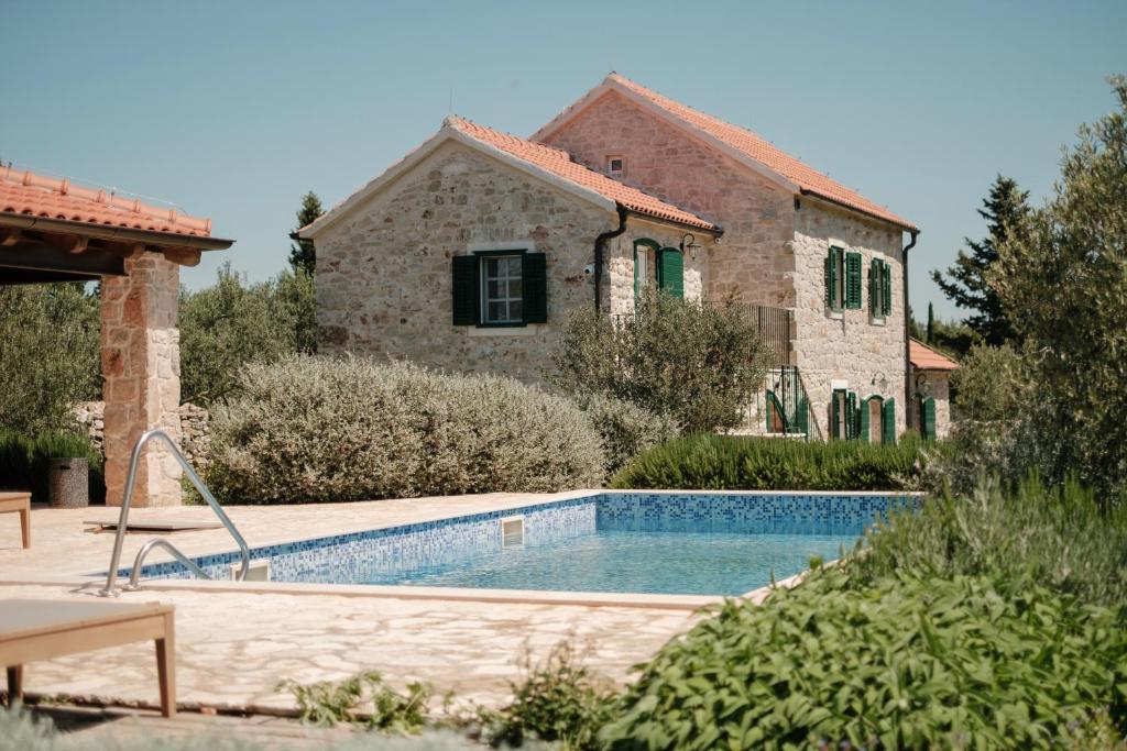 Bliss Stone House in Hvar with private padel court, Gdinj ...