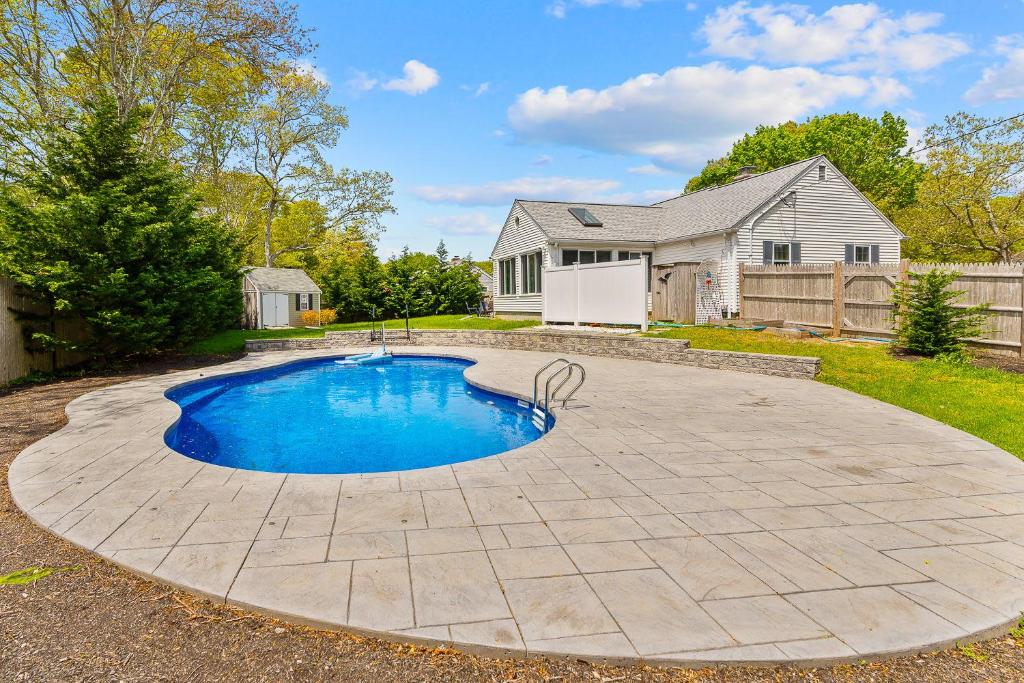 Family Gateway pool&firepit, Barnstable (updated prices 2025)