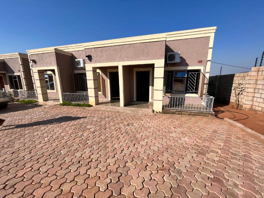 Ekhaya Lodge, Chirundu (updated prices 2025)