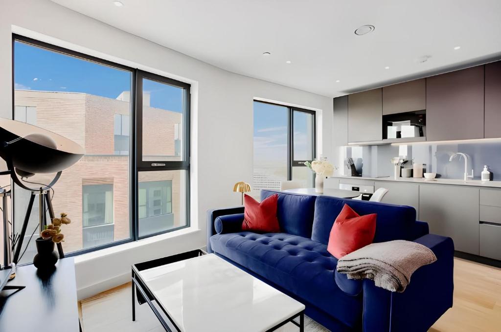 Sky Studio Near O2, Olympic Stadium Canary Wharf, London (updated ...