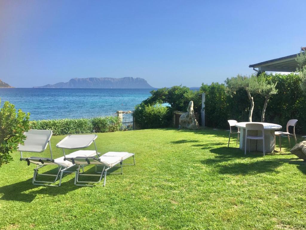 S'Abba e Sa Pedra, luxury Villa Tugurio sea view just 10 mt from the ...