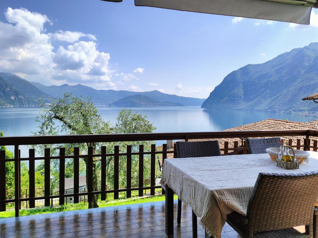IseoLakeRental - Villa Luna, Riva di Solto (updated prices 2026)