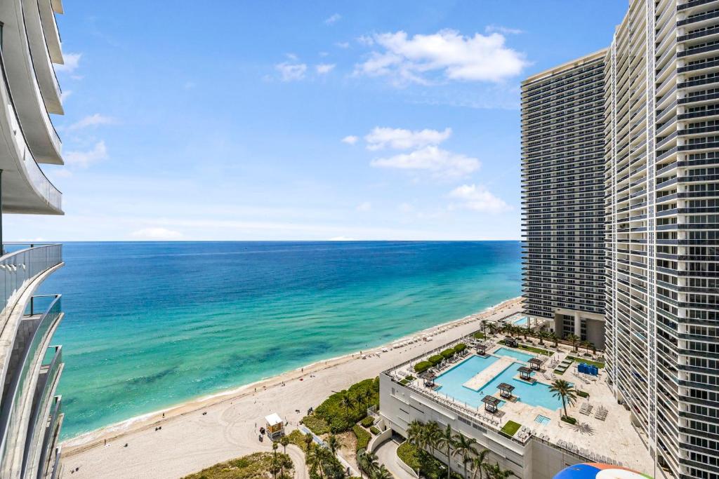 Elegant Beachfront Condo Offering Stunning Views, Hollywood (updated ...