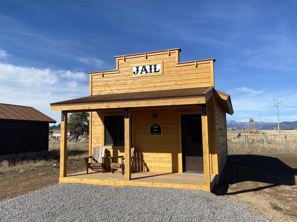 Old West Escapes, Jail, Island Park (updated prices 2025)