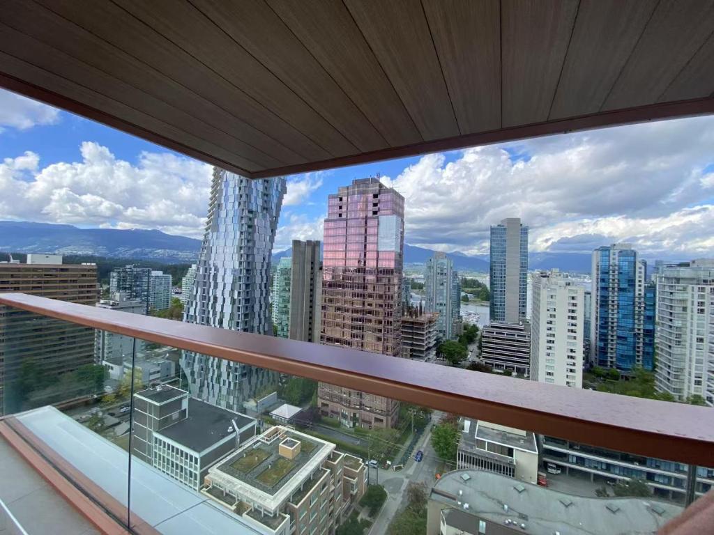 Brand New Modern 2 BR Condo in Heart of Downtown Vancouver, Vancouver ...
