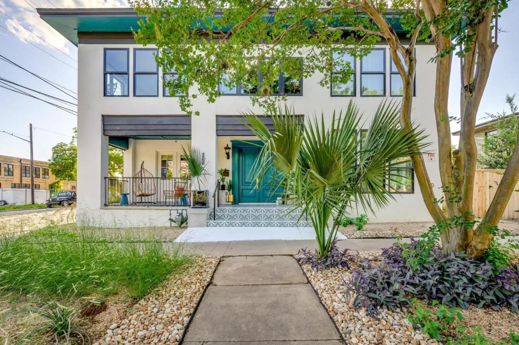 Historic B&B in Heart of ATX - 3 Suites Sleeps 10, 오스틴 (2026년 최신 요금)