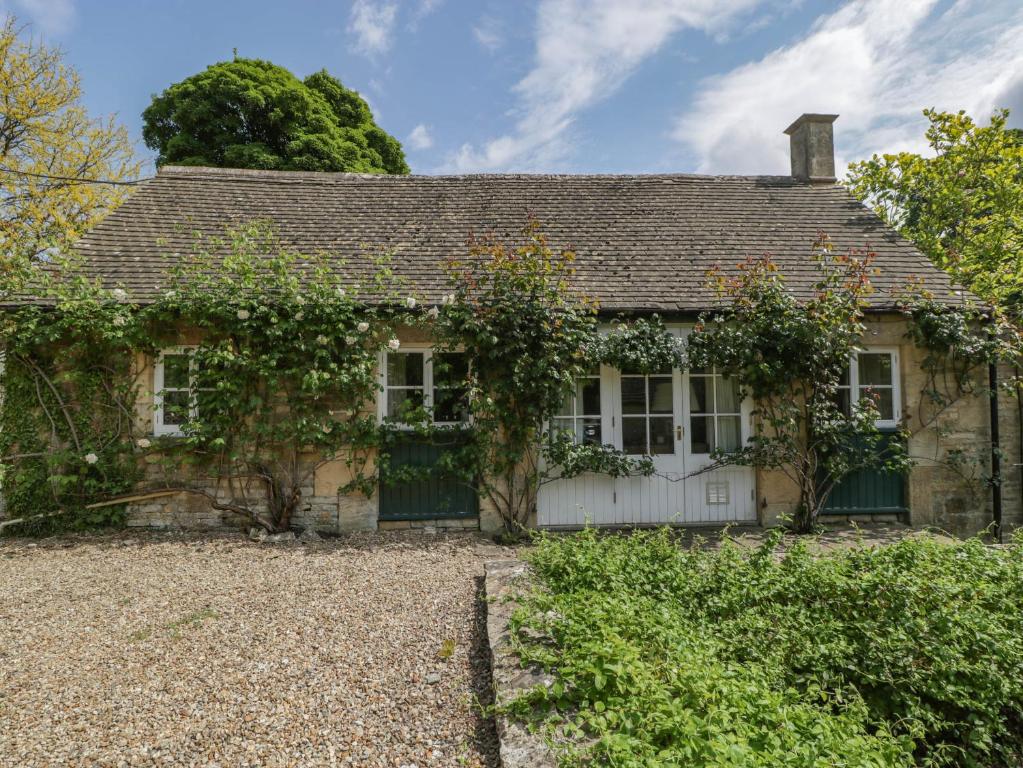 Hazel Manor Wing, Miserden (updated prices 2026)