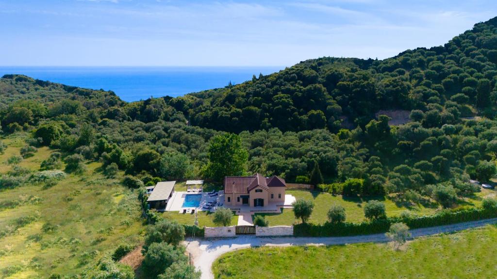 Luxury private villa queen Alla, Dragotiná (updated prices 2026)