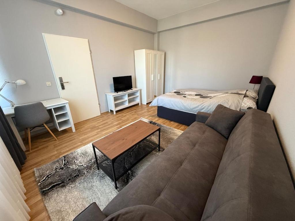 1 room in central location-Carnation, Cologne (updated prices 2025)