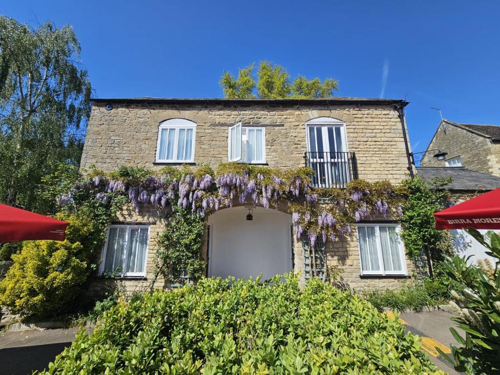 The Ship Inn, Oundle (updated prices 2025)