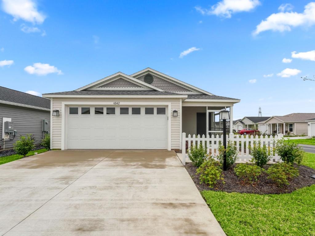 1642 Z5 VILLAGE OF LAKE DENHAM by REMAX Premier, Leesburg (updated ...