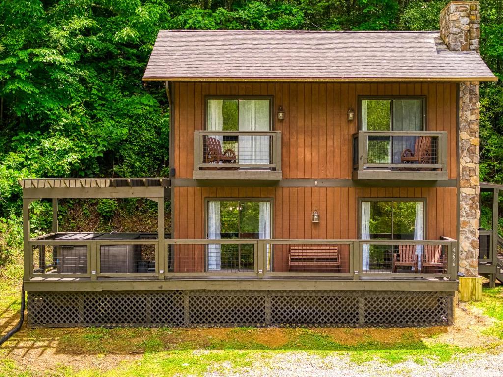 Arcadian Pass - Cozy Cabin Retreat in the Smokies Comfort & Fun for All ...