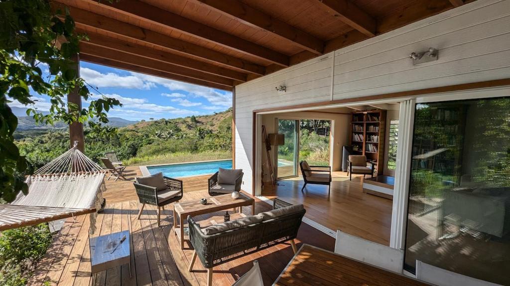 Peaceful house in nature, with views of rolling hills, Бурай ...