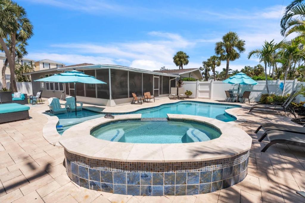 Coral Beach Home, Holmes Beach (updated prices 2025)