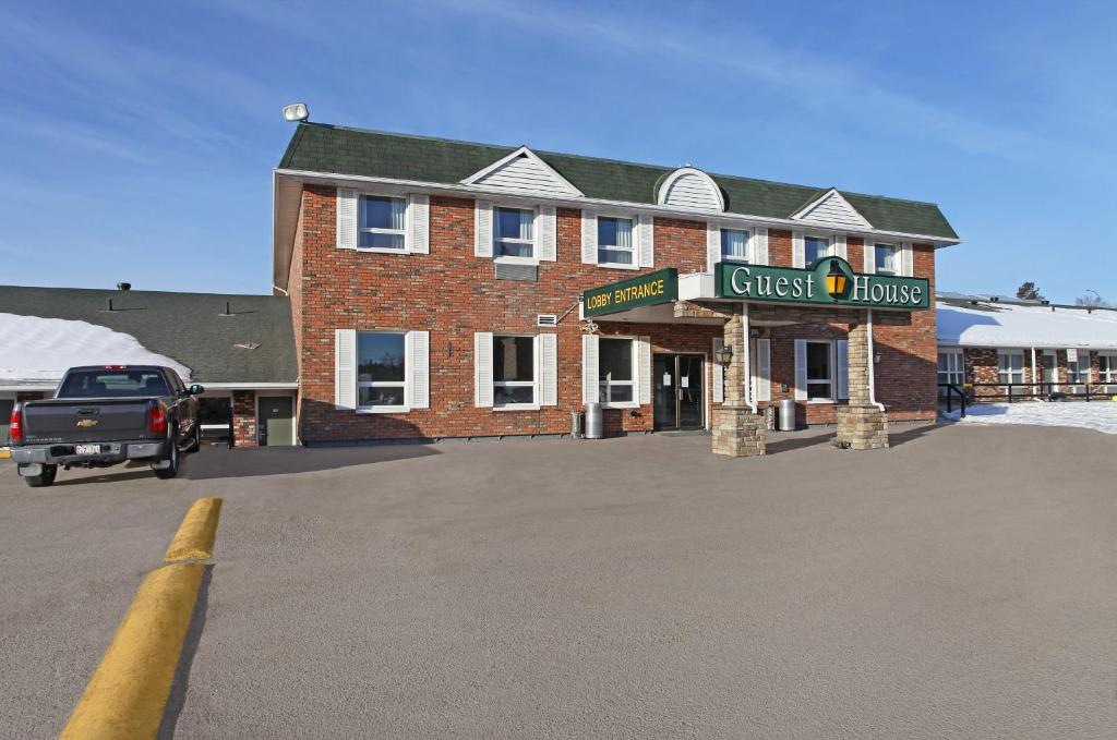 Guest House Inn & Suites, Edson (updated prices 2026)