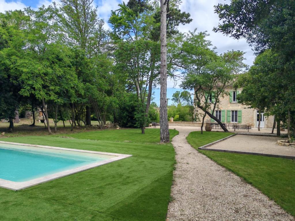 Authentique Mas provençal avec son grand parc, Orange (updated prices 2025)