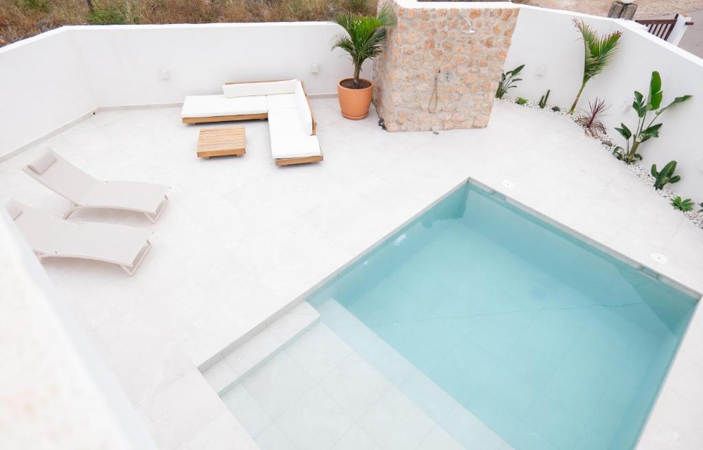 Nature-Filled Villa with Private Pool, outdoor kitchen & chill out area ...