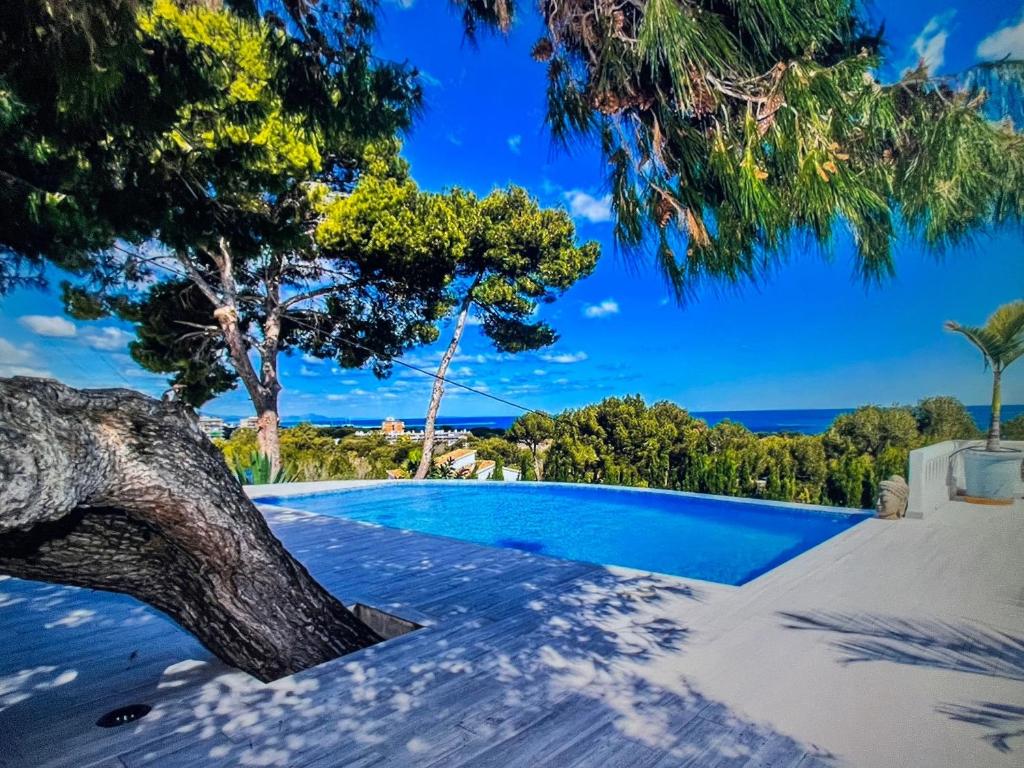 Exclusiva villa con vistas panorámicas al mar en Las Rotas – Denia ...