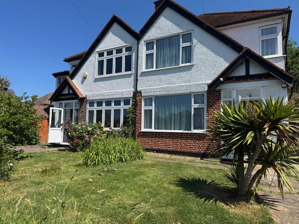 Twin home with free parkings, Surbiton, Kingston upon Thames, Surrey ...