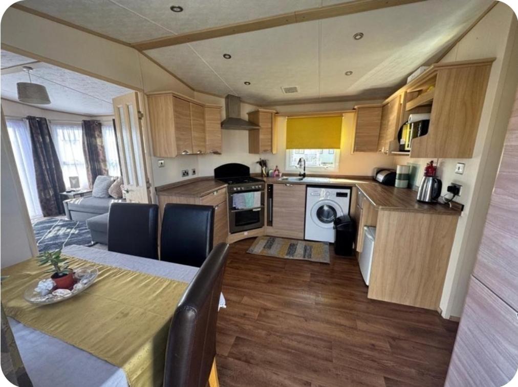 Ambleside Luxury Caravan - St Osyth Beach Clacton Essex, Jaywick Sands ...