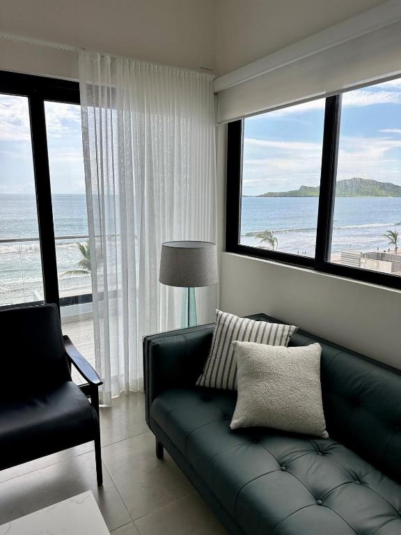 Altomare Panoramic-- Frente al Mar y Parque Central --Excelente Vista ...