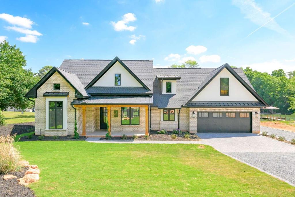 The Quartz Palace - Lakefront Energetic Oasis, Mooresville (updated ...