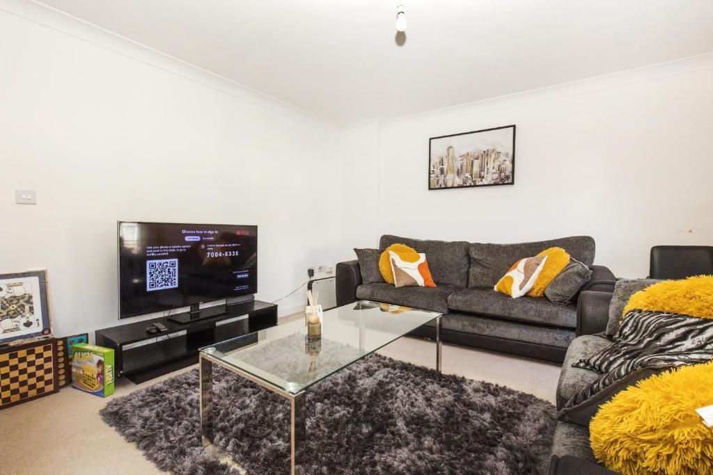 Stunning 2-BR Home Gravesend Town Centre, Kent, Gravesend (updated ...