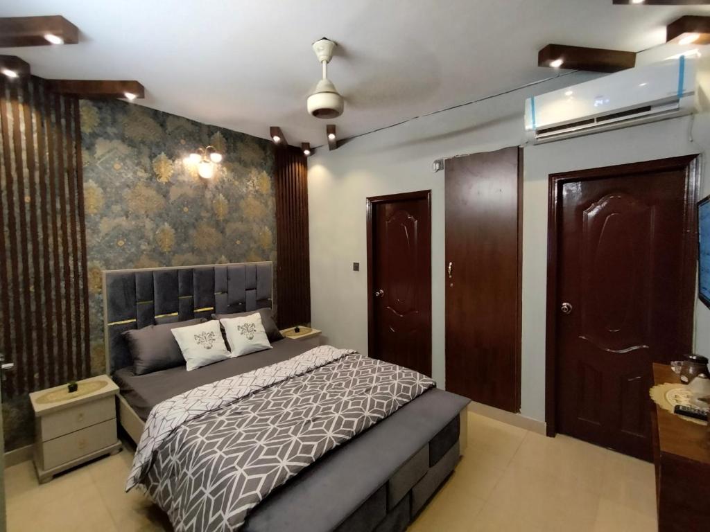 Classic Bhk in small bukhari ph6, Karachi (precios actualizados 2025)