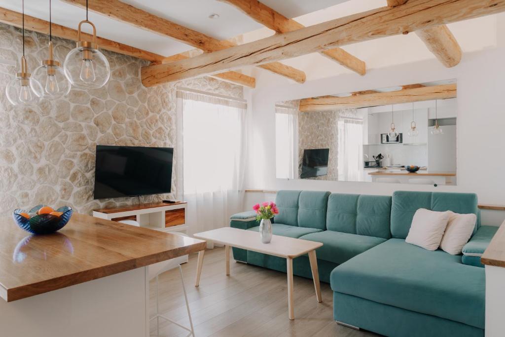 Maxilion, Anemómylos (updated prices 2025)