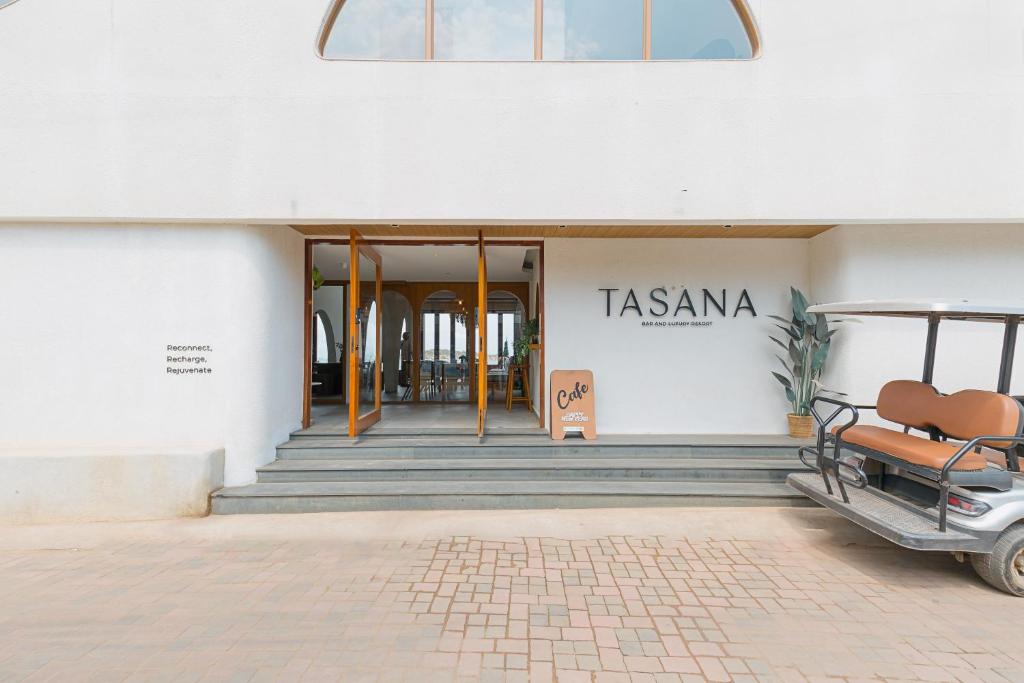 Tasana bar and luxury resort, Ko Larn (updated prices 2026)