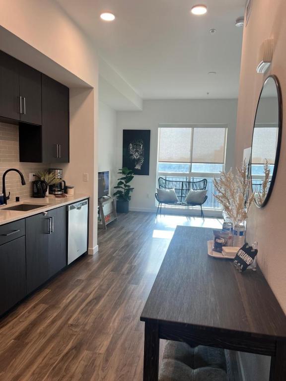 The sunset loft apartment FREE parking, Los Angeles (updated prices 2025)