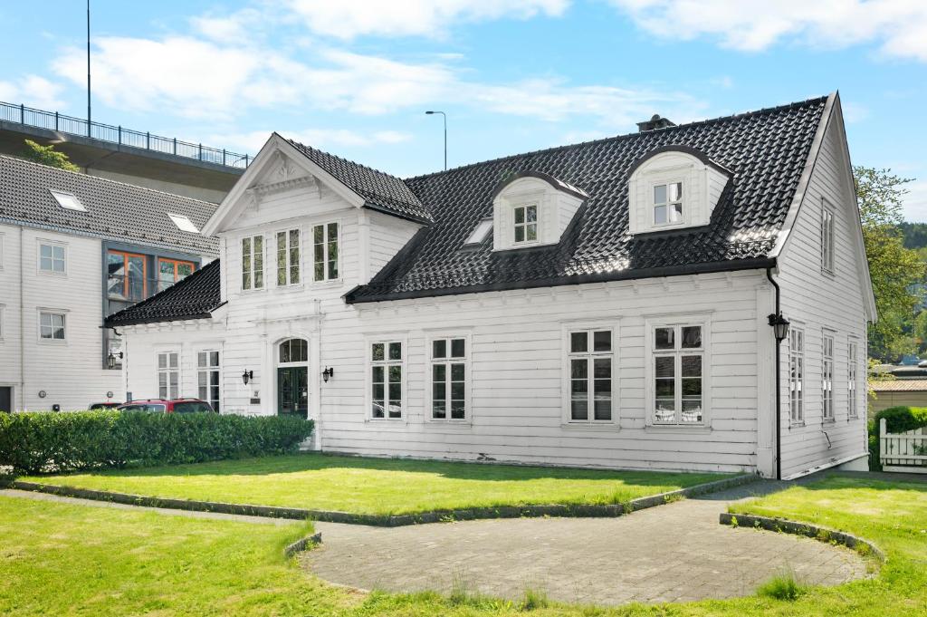 Historic Bergen Home I Free Parking, Bergen (updated prices 2026)