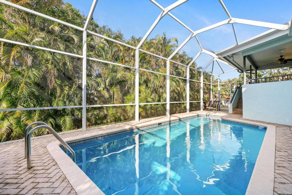 Walk to the Beach & Everywhere! Private Pool!, Henry Key (aktualisierte ...