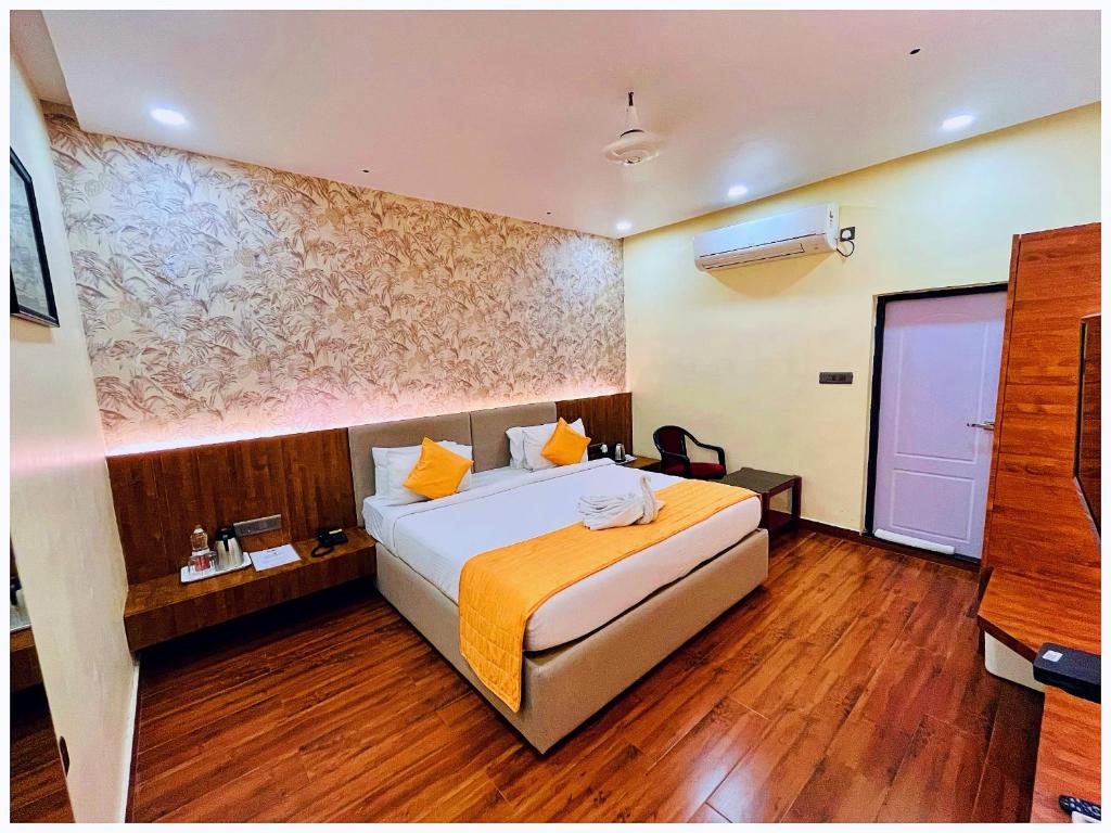 Near Mahakal Temple Hotel M # Shree ! Ujjain,Fully Air conditioned ...