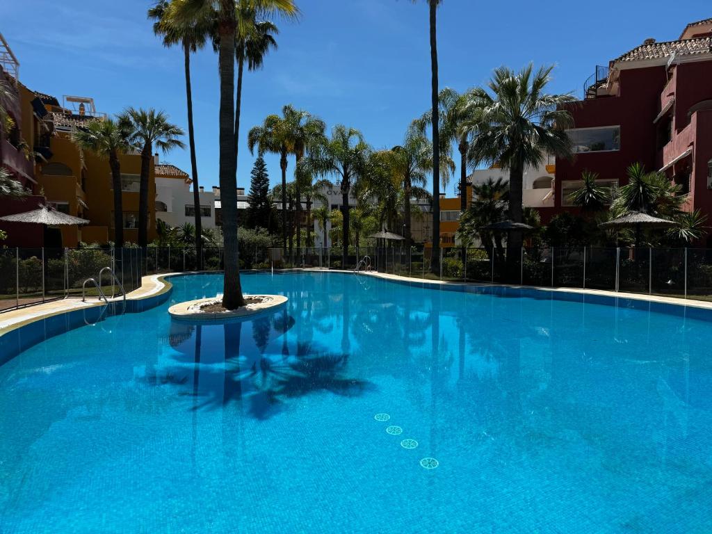 Penthouse Golden Mile Seaviews With Paddle Court - EaW Homes, Marbella ...