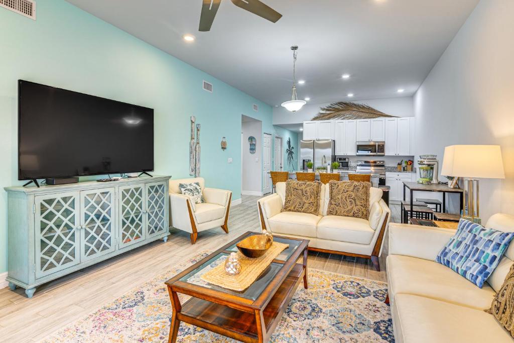 Canal-Front Gem with Heated Pool in Cape Coral, Cape Coral (updated ...