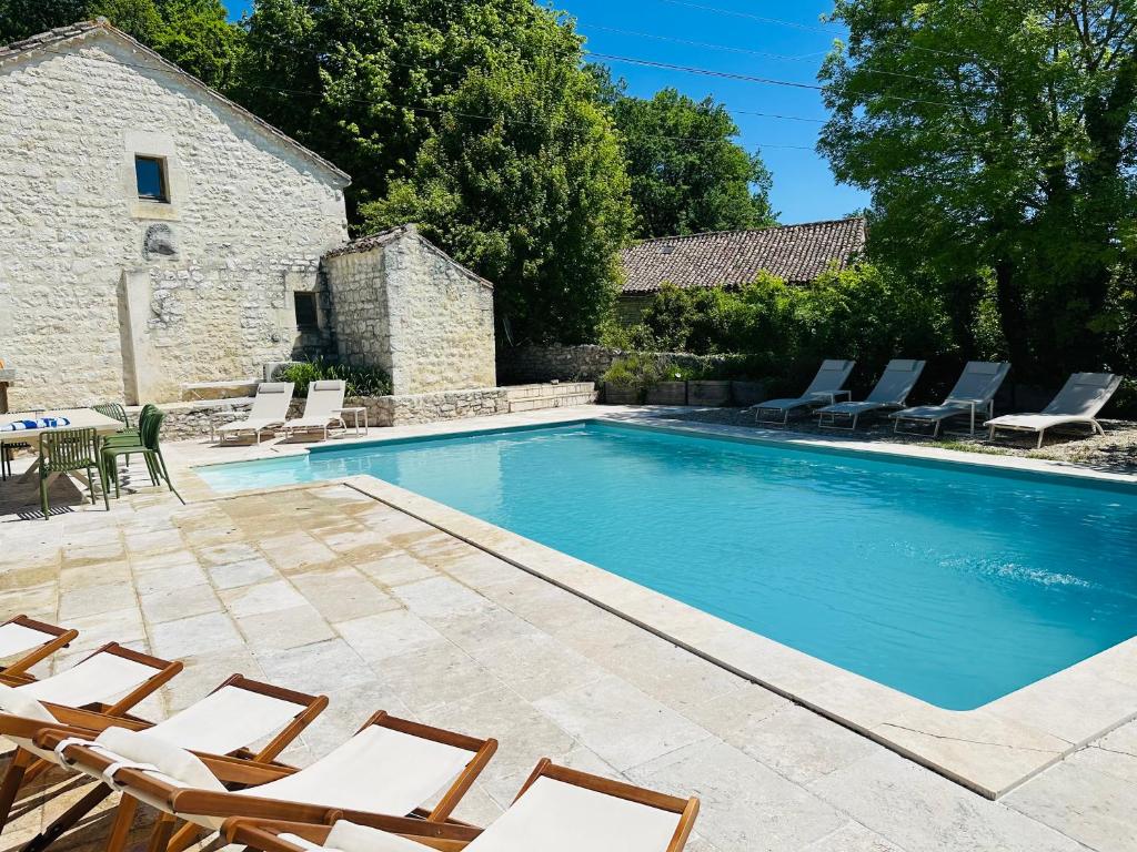 Domaine de Péroline Piscine et jacuzzi, Cézac (updated prices 2025)