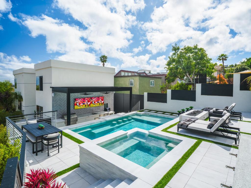 Luxury Resort Pool, Spa, Swim Up Bar and Bay Views, San Diego (updated ...