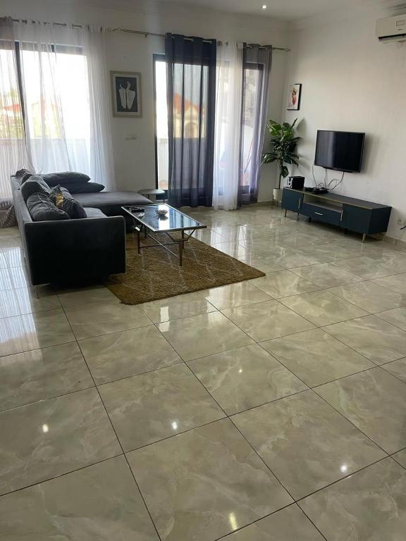 Bel appart au warf, Pointe-Noire (precios actualizados 2025)