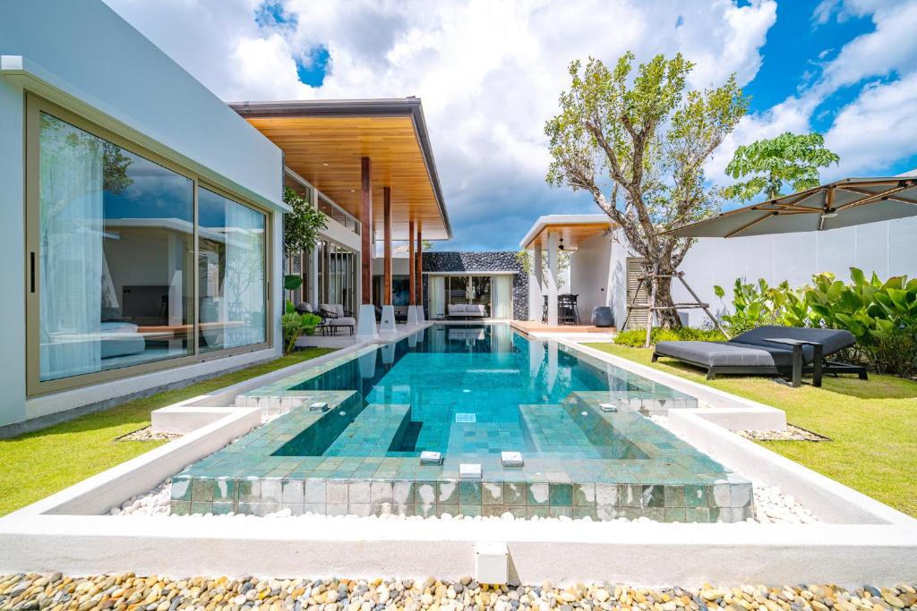 Botanica Prestige - Amazing 3BR Pool Villa with lush garden and lap pool near Laguna, Laguna ...