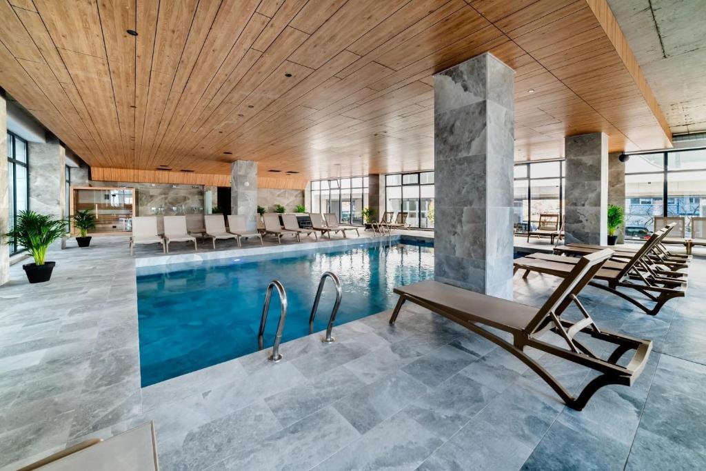 Blue Angels - Odyssey Pool & Spa Resort, Mamaia Sat/Năvodari (updated ...