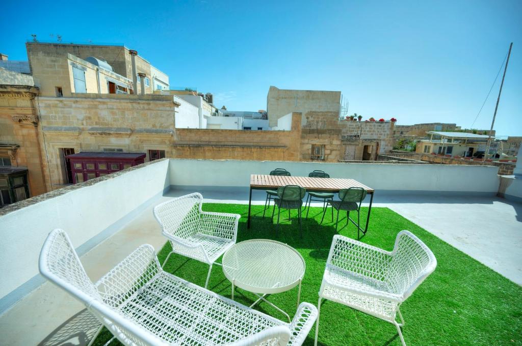 Magestic palazzo, jacuzzi on roof terrace GOVAL-3, Valletta (updated ...