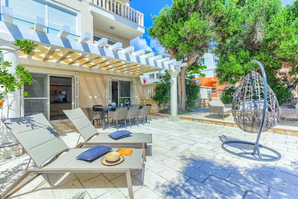 Luxury Beach app P2 amazing location, Ivan Dolac (updated prices 2025)