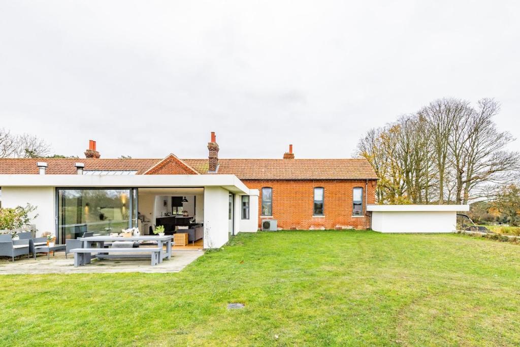 Westward Skies - Luxurious Modern Countryside Retreat, Roughton ...