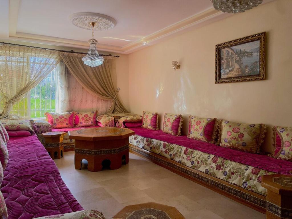 2-Bedroom Apartment with Garden Views, WiFi & Full Kitchen in Gated ...