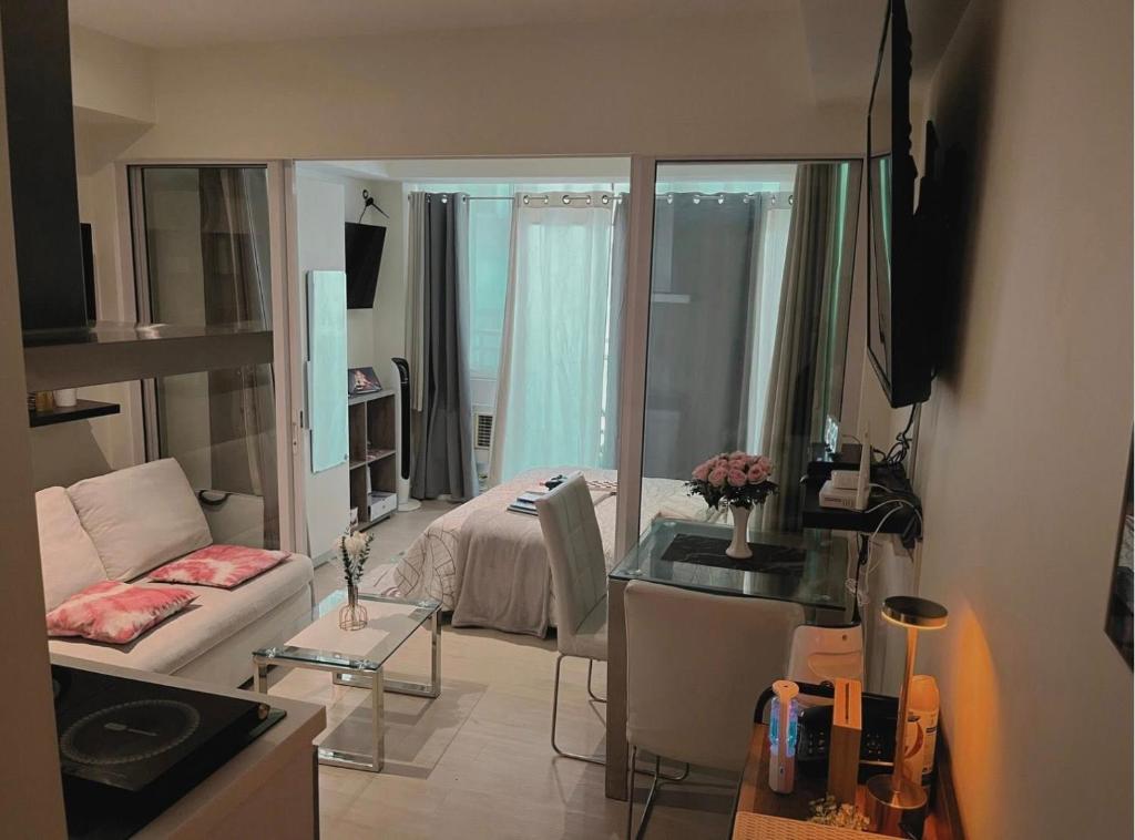 Azure Staycation by Leojen, Manila (updated prices 2026)