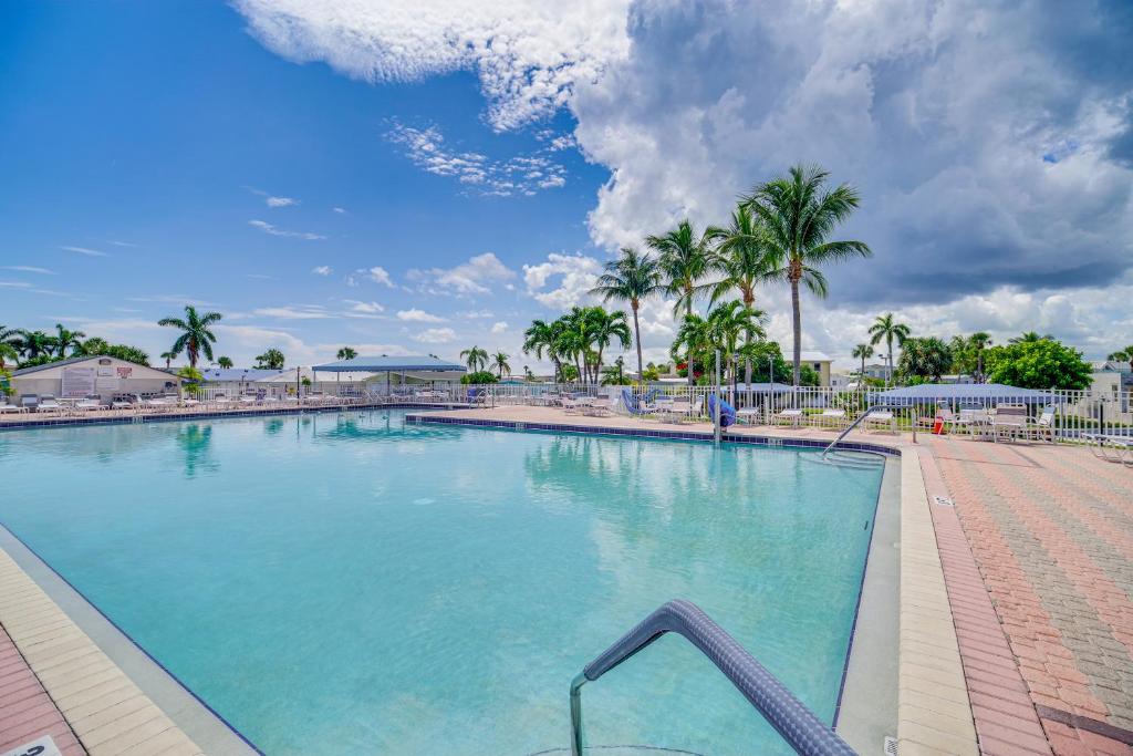 Ocean Access, Mini Golf and Pools Jensen Beach Gem, Jensen Beach ...